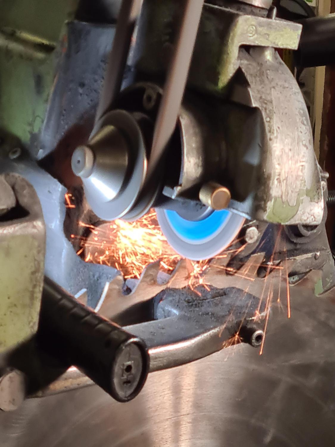 Affutage métaux Ingre, Forgeage, Broyeur, Affutage couteaux, Affûtage de rotor, Rectification ...